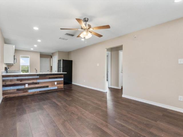 2 BR, 2 BA Apartment 1406 Courtney Pl, Cleburne, TX 76033