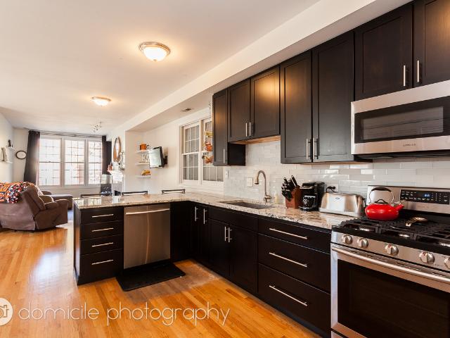 2 BR, 2 BA Apartment 1417 West Erie Street, Chicago, IL 60622