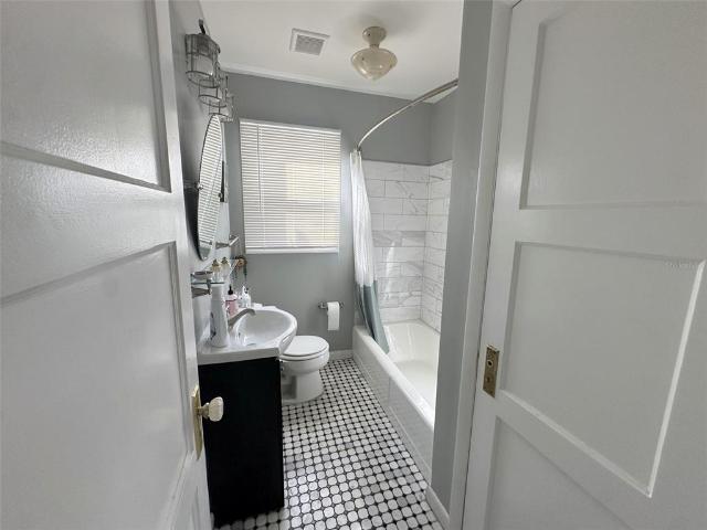 2 BR, 2 BA Apartment 1419 East Jean Street, Tampa, FL 33604