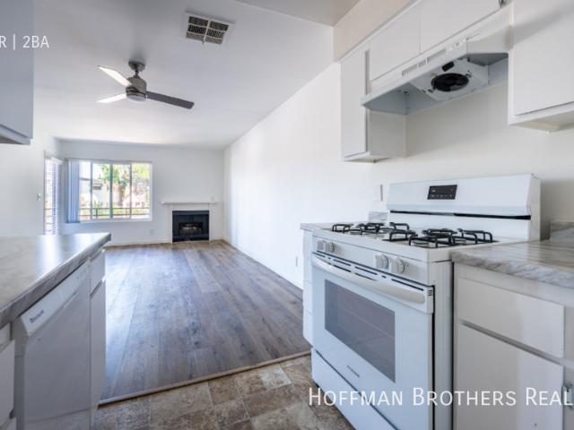 2 BR, 2 BA Apartment 14200 Victory Blvd, Van Nuys, CA 91401