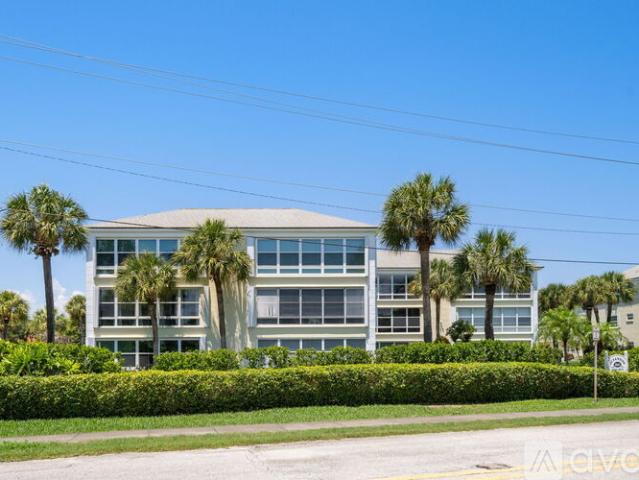 2 BR, 2 BA Apartment 1441 Ocean Dr, Unit 206, Vero Beach, FL 32963