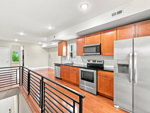 2 BR, 2 BA Apartment 1441 Point Breeze Ave, Philadelphia, PA 19146