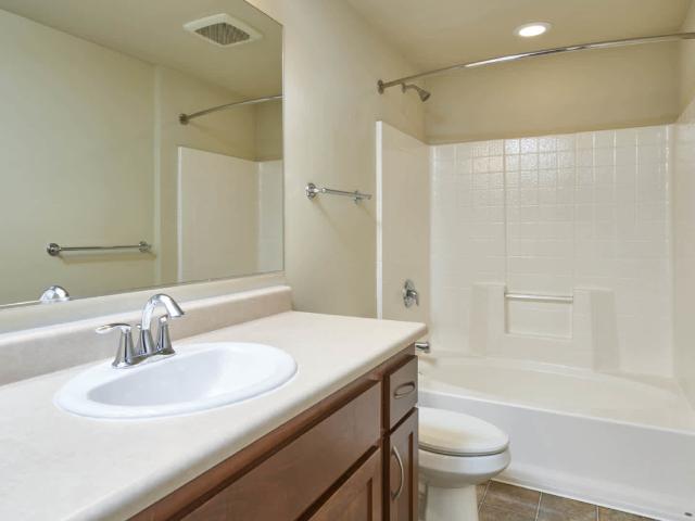 2 BR, 2 BA Apartment 14420 North Creek Drive Unit 208, Bothell, WA 98012