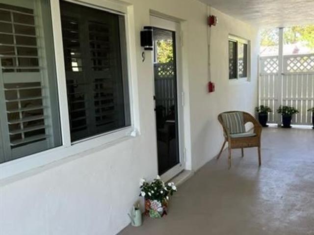 2 BR, 2 BA Apartment 1446 Hayes St 9, Hollywood, FL 33020