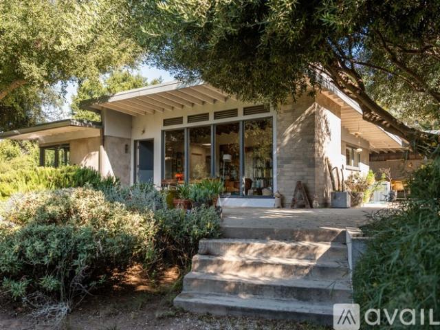 2 BR, 2 BA Apartment 1461 Brookings Trail, Los Angeles County, CA 90290