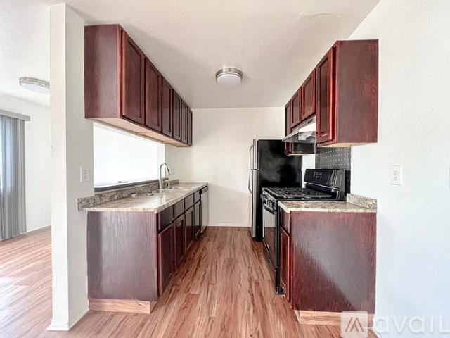 2 BR, 2 BA Apartment 14746 Delano Street, Unit 10, Los Angeles, CA 91411