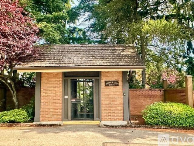 2 BR, 2 BA Apartment 14836 SE 16th St, Unit 20, Bellevue, WA 98007