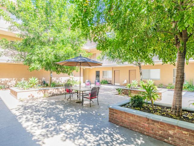 2 BR, 2 BA Apartment 14833 Magnolia Boulevard Unit 205, Sherman Oaks, CA 91423