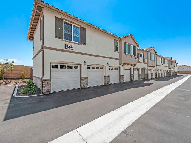 2 BR, 2 BA Apartment 14951 Foothill Boulevard Unit 1304, Fontana, CA 92335