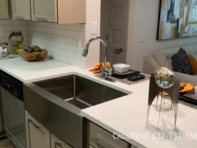 2 BR, 2 BA Apartment 1498 Silverado Dr, Houston, TX 77077