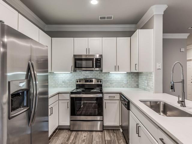 2 BR, 2 BA Apartment 15000 Mansions View Drive Unit 0405, Conroe, TX 77384