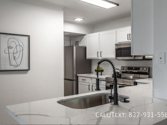 2 BR, 2 BA Apartment 1500 Brundage Dr, Houston, TX 77090
