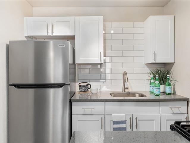 2 BR, 2 BA Apartment 1502 West Glendale Avenue Unit 254, Phoenix, AZ 85021