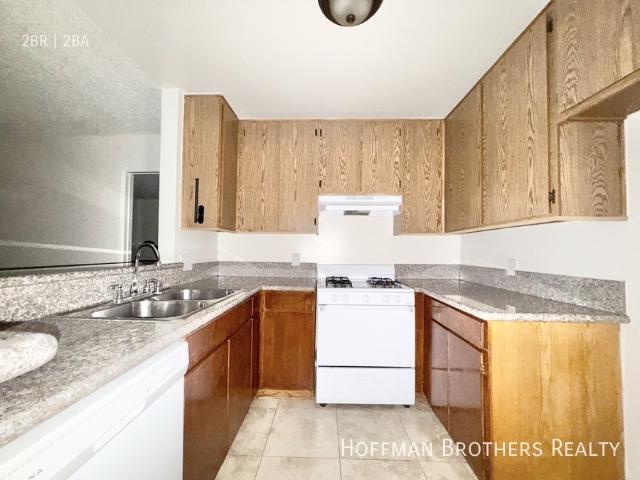 2 BR, 2 BA Apartment 15040 Vanowen St, Van Nuys, CA 91405