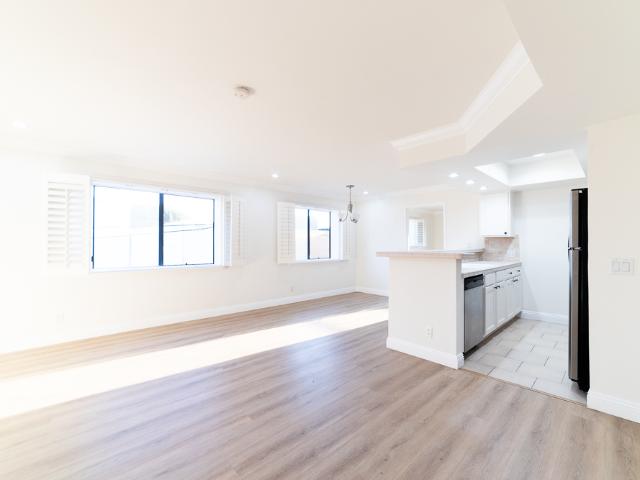 2 BR, 2 BA Apartment 1510 S Barrington Ave, Los Angeles, CA 90025