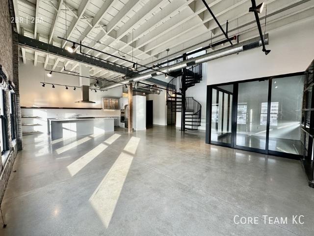 2 BR, 2 BA Apartment 1513 Walnut St Kansas City, MO 64108