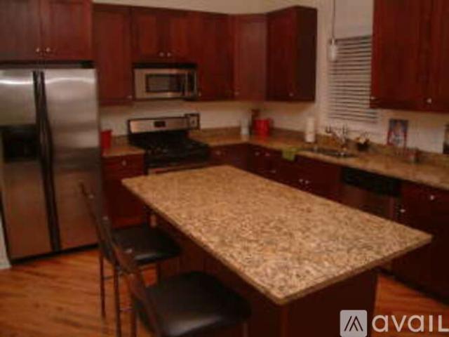 2 BR, 2 BA Apartment 1522 W Greenleaf Ave, Unit 3E, Chicago, IL 60626