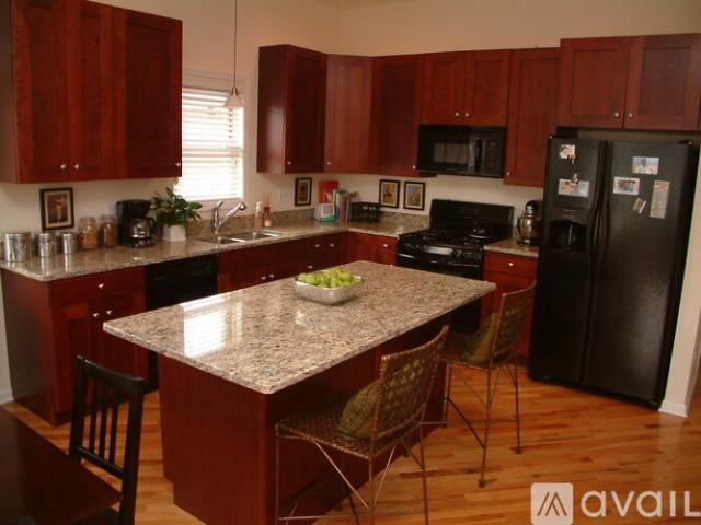 2 BR, 2 BA Apartment 1522 W Greenleaf Ave, Unit 2W, Chicago, IL 60626