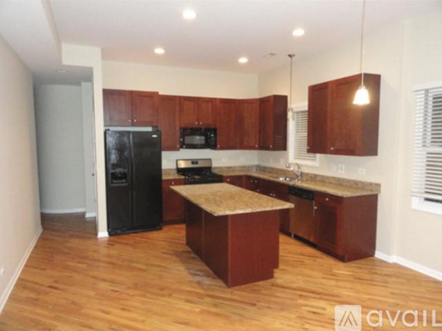 2 BR, 2 BA Apartment 1528 W Greenleaf Ave, Unit 2E, Chicago, IL 60626