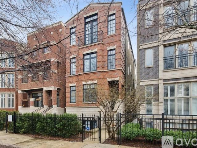 2 BR, 2 BA Apartment 1539 West Montana Street, Unit 2, Chicago, IL 60614