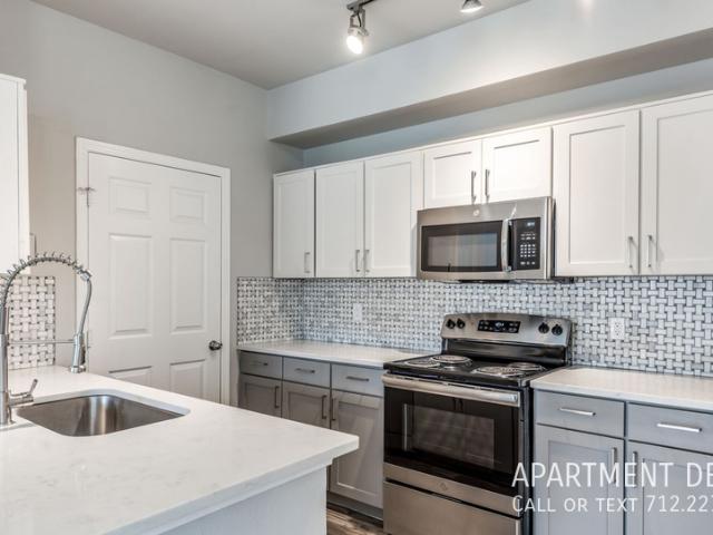 2 BR, 2 BA Apartment 157 W Texas AveÂ, Webster, TX 77598