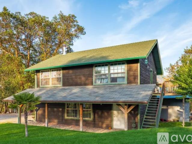 2 BR, 2 BA Apartment 1546 Three Pines Rd, Grants Pass, OR 97526