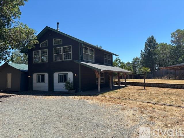 2 BR, 2 BA Apartment 1546 Three Pines Rd, Grants Pass, OR 97526