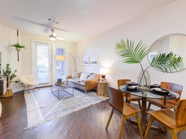 2 BR, 2 BA Apartment 15480 Dallas Parkway Unit 1052, Dallas, TX 75248