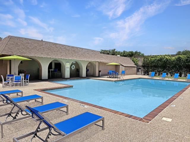 2 BR, 2 BA Apartment 15505 Hillcrest Rd Unit 4 1105, Dallas, TX 75248