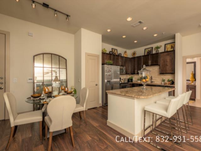 2 BR, 2 BA Apartment 15500 Memorial Dr, Houston, TX 77079