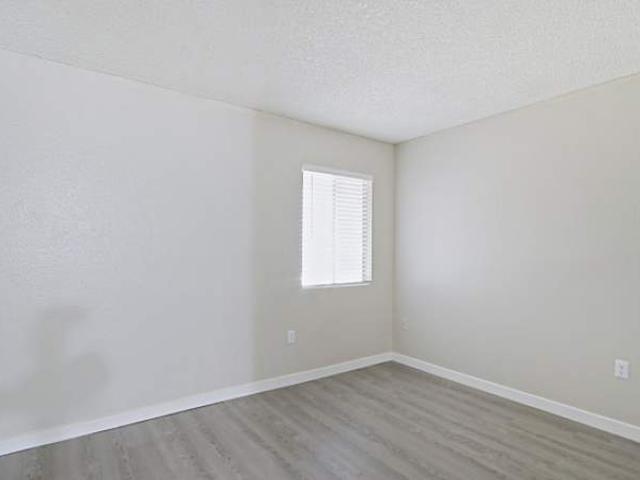 2 BR, 2 BA Apartment 15620 N 25th Ave, Phoenix, AZ 85023