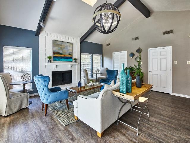 2 BR, 2 BA Apartment 15889 Preston Road Unit 2004, Dallas, TX 75248