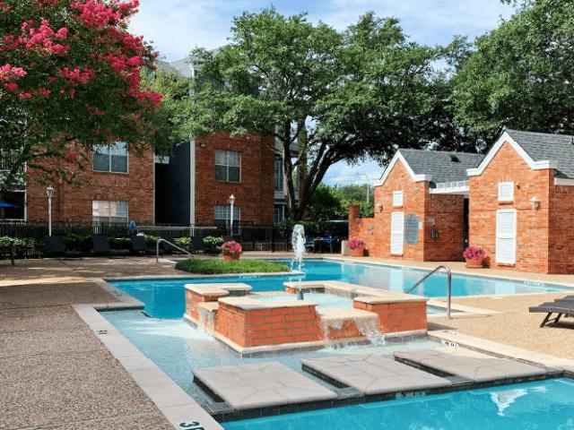 2 BR, 2 BA Apartment 15935 Knoll Trail Drive Unit 0622, Dallas, TX 75248
