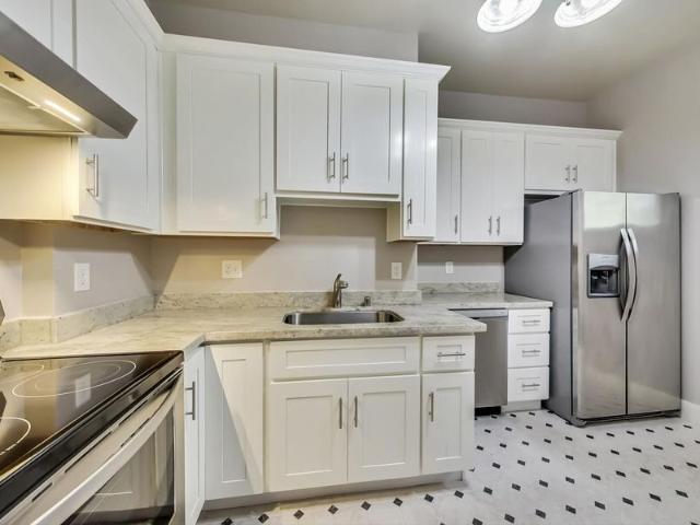2 BR, 2 BA Apartment 159 Emerson Street, Palo Alto, CA 94301