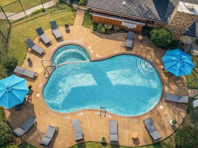 2 BR, 2 BA Apartment 1600 Amelia Ct Unit 9 924 B2, Plano, TX 75075