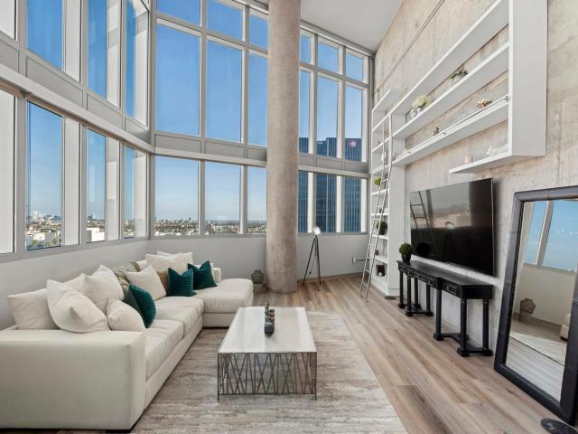 2 BR, 2 BA Apartment 1600 N, Vine Street Unit 1117, Los Angeles, CA 90028