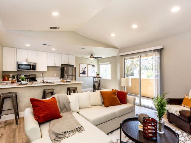 2 BR, 2 BA Apartment 1600 Standiford Ave Unit 063, Modesto, CA 95350