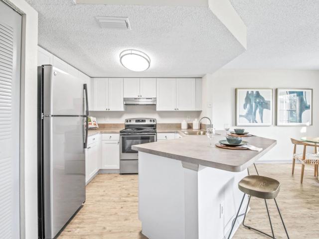 2 BR, 2 BA Apartment 1600 Wellesley Cir Unit 05, Naples, FL 34116