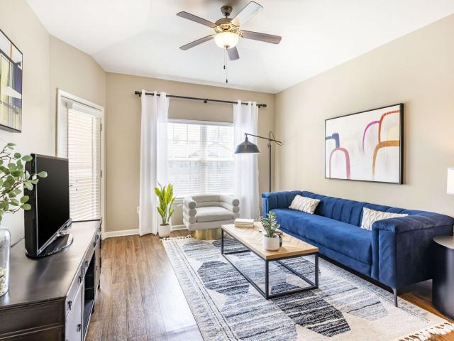 2 BR, 2 BA Apartment 1601 NW 38th St Unit 210, Kansas City, MO 64116