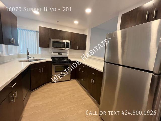 2 BR, 2 BA Apartment 16070 Sunset Blvd, Pacific Palisades, CA 90272