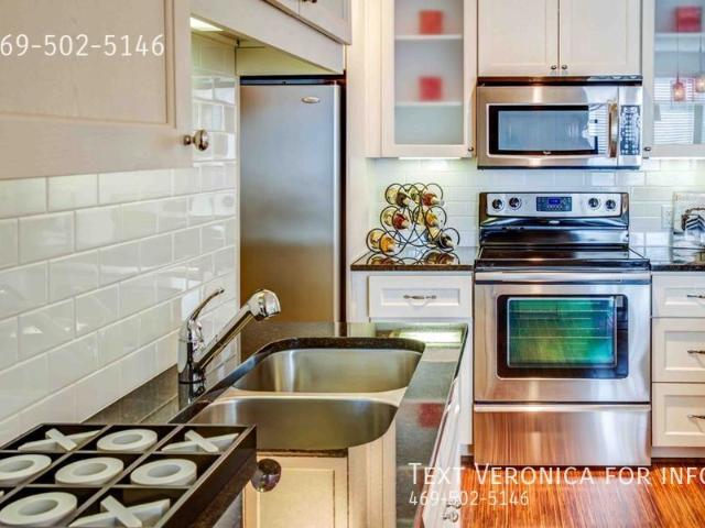 2 BR, 2 BA Apartment 1611 W 5th St, Austin, TX 78703