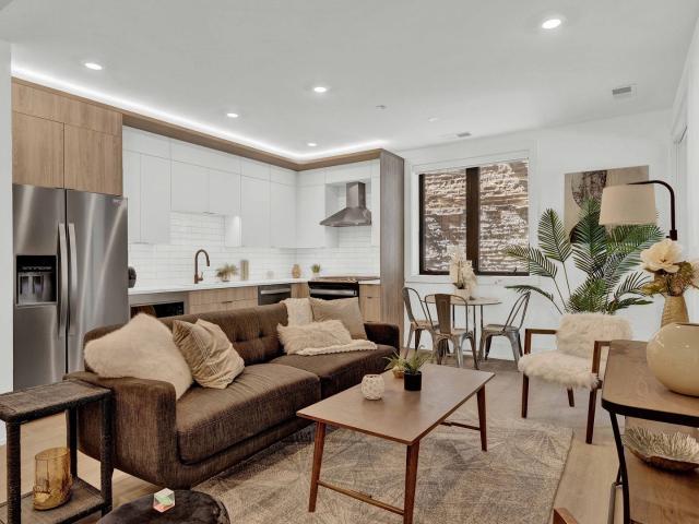 2 BR, 2 BA Apartment 1613 W. Belmont Avenue, Chicago, IL 60657