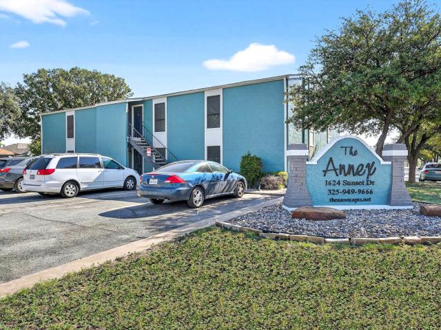 2 BR, 2 BA Apartment 1624 Sunset Drive Unit 3 302, San Angelo, TX 76904