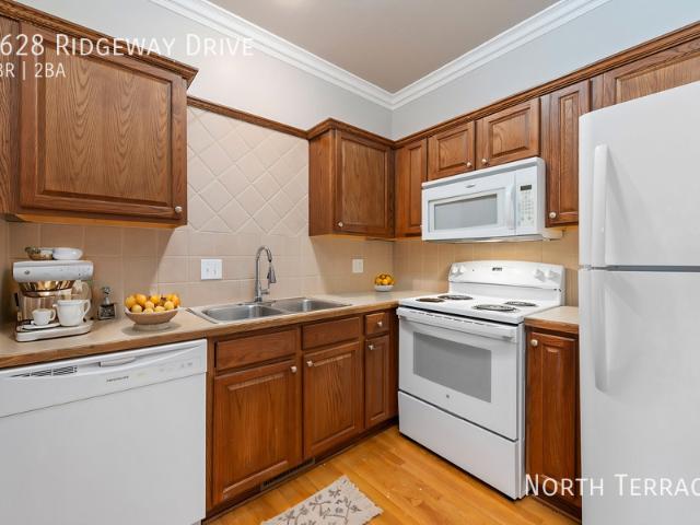 2 BR, 2 BA Apartment 1628 Ridgeway Drive, Raymore, MO 64083