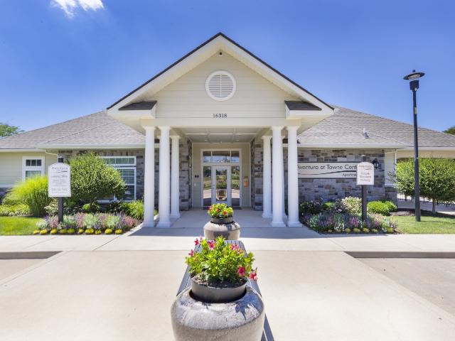 2 BR, 2 BA Apartment 16318 Truman Rd Unit 1213, Ballwin, MO 63011