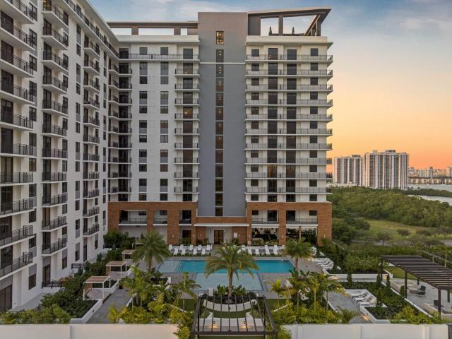 2 BR, 2 BA Apartment 16395 Biscayne Boulevard Unit 809, North Miami Beach, FL 33160