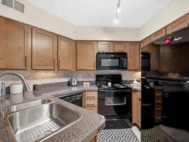 2 BR, 2 BA Apartment 1647 Westminster Drive Unit 207, Naperville, IL 60563