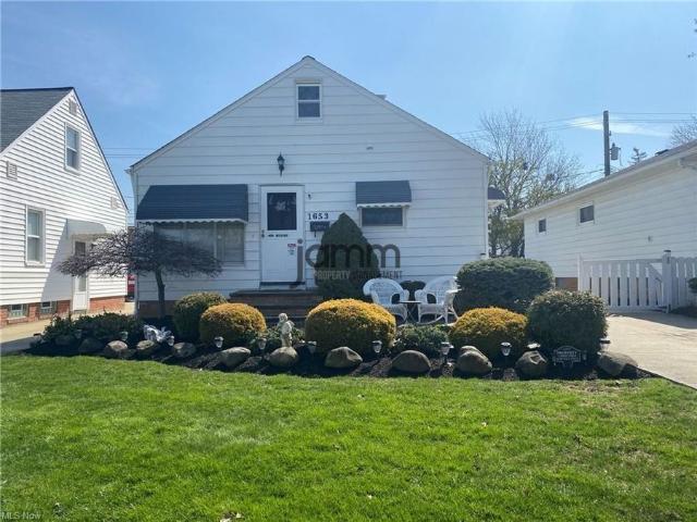 2 BR, 2 BA Apartment 1653 Woodhurst Ave, Mayfield Heights, OH 44124