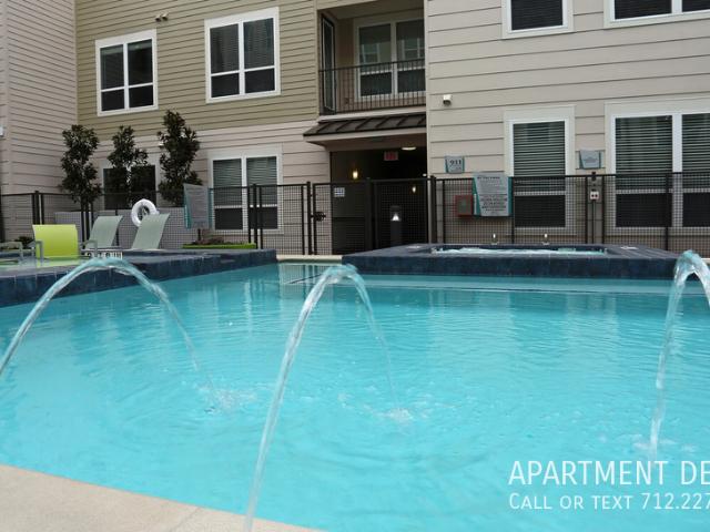 2 BR, 2 BA Apartment 165 Birdsall St, Houston, TX 77007