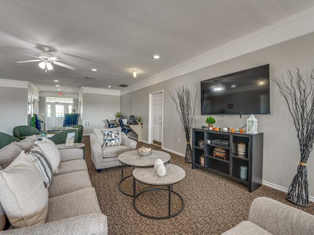2 BR, 2 BA Apartment 1661 Woodard Avenue Unit 423, Cleburne, TX 76033